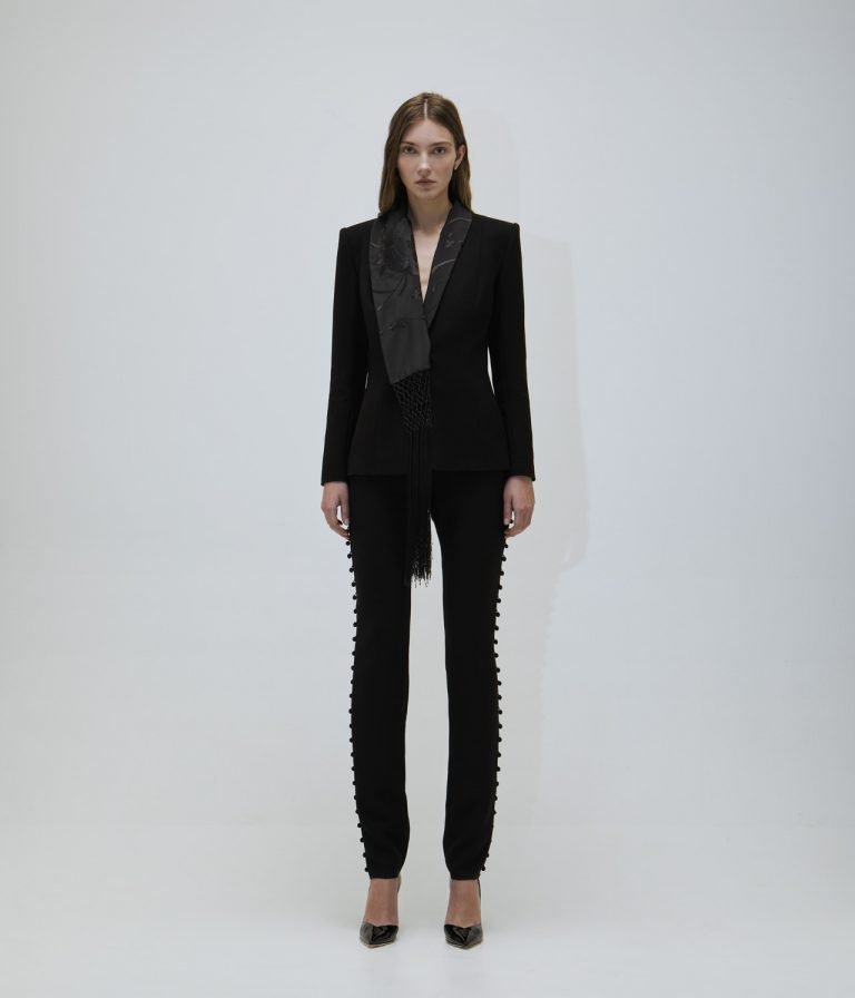 Spanish suit with lapels manila shawl - Ze García